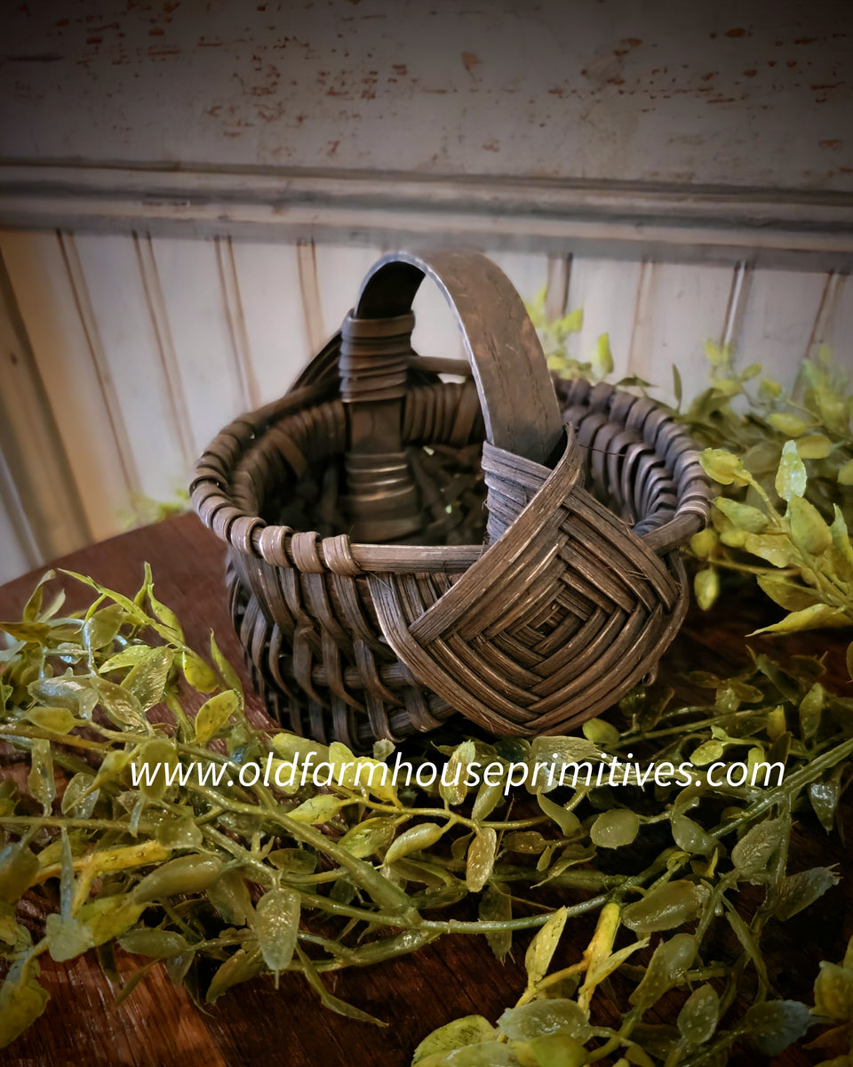 #TA4E-BR Primitive X-Small "BROWN" Egg Basket – Old Farmhouse Primitives