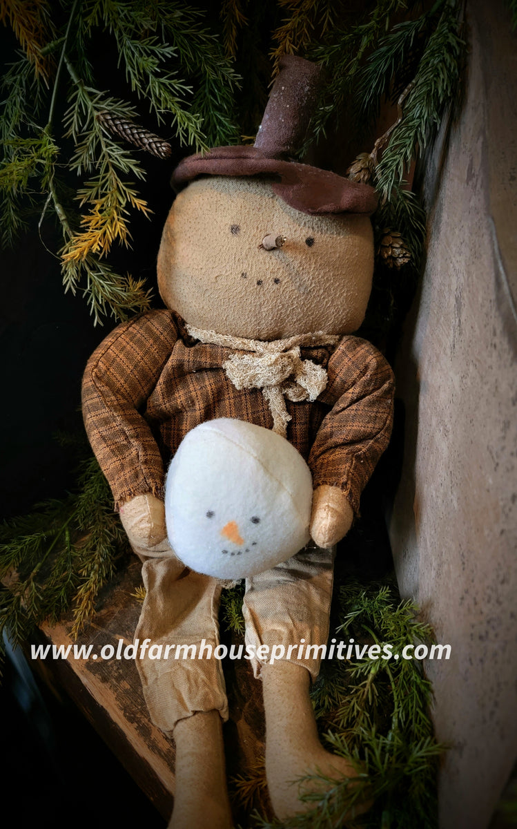 #PCH289 Primitive Sitting Snowman with Brown Plaid Shirt ⛄️ Holding Sn ...