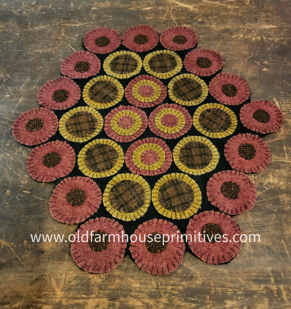 #HSD212139 Primitive "Dakota Red" Design Wool Table Runner – Old ...