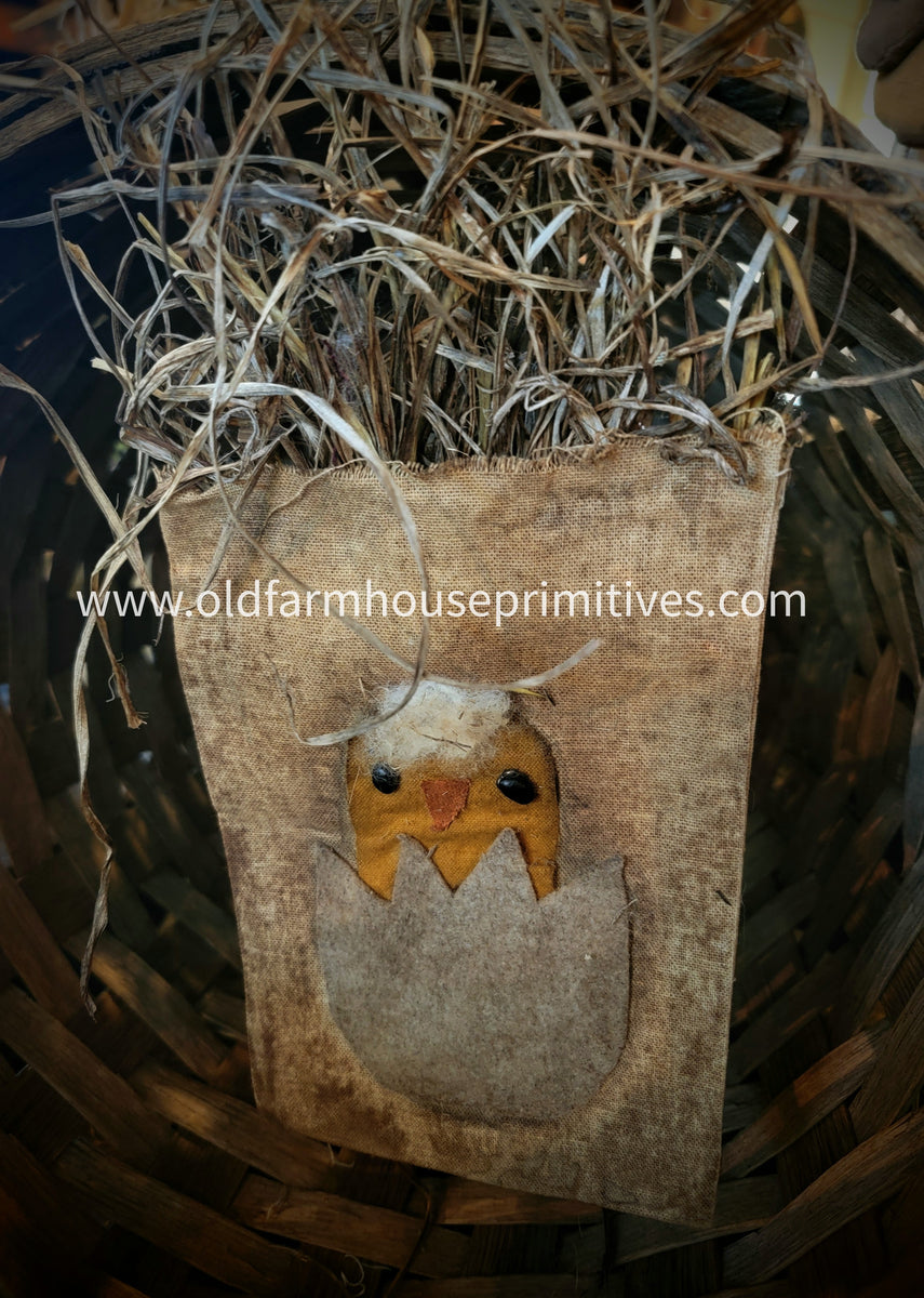 #M-429 Primitive Hanging Bag With 🐥 Spring Chick – Old Farmhouse Primitives