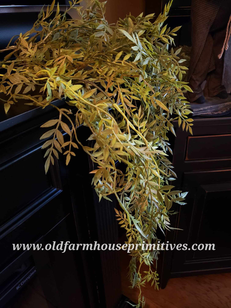 19948PT Wisteria Mini Vine – Old Farmhouse Primitives