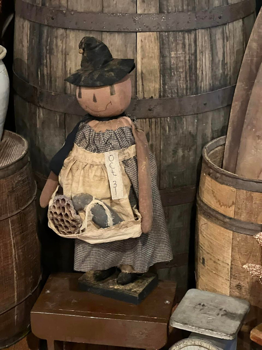 DAW-CNN Primitive Standing "Connie" Pumpkin 🧙‍♀️ Witch Doll (MADE IN U ...