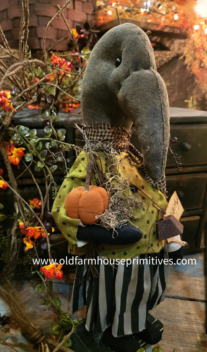 #RAMFEL "Tattered N' Torn "FELICITY" Crow – Old Farmhouse Primitives